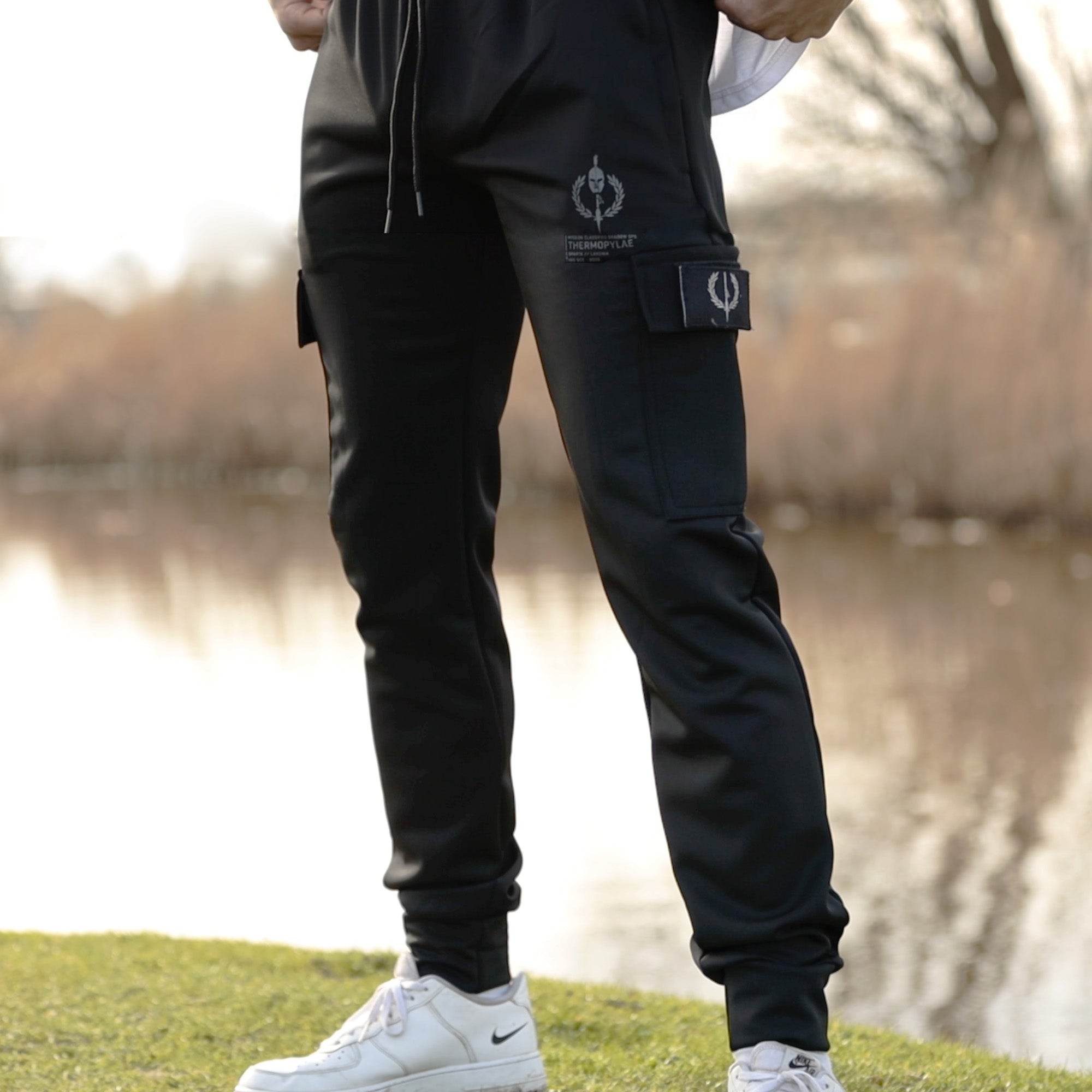 //03-SP1 | Shadow Ops V8 Cargo Jogger - Onyx – ROW 🌎 | Spartathletics